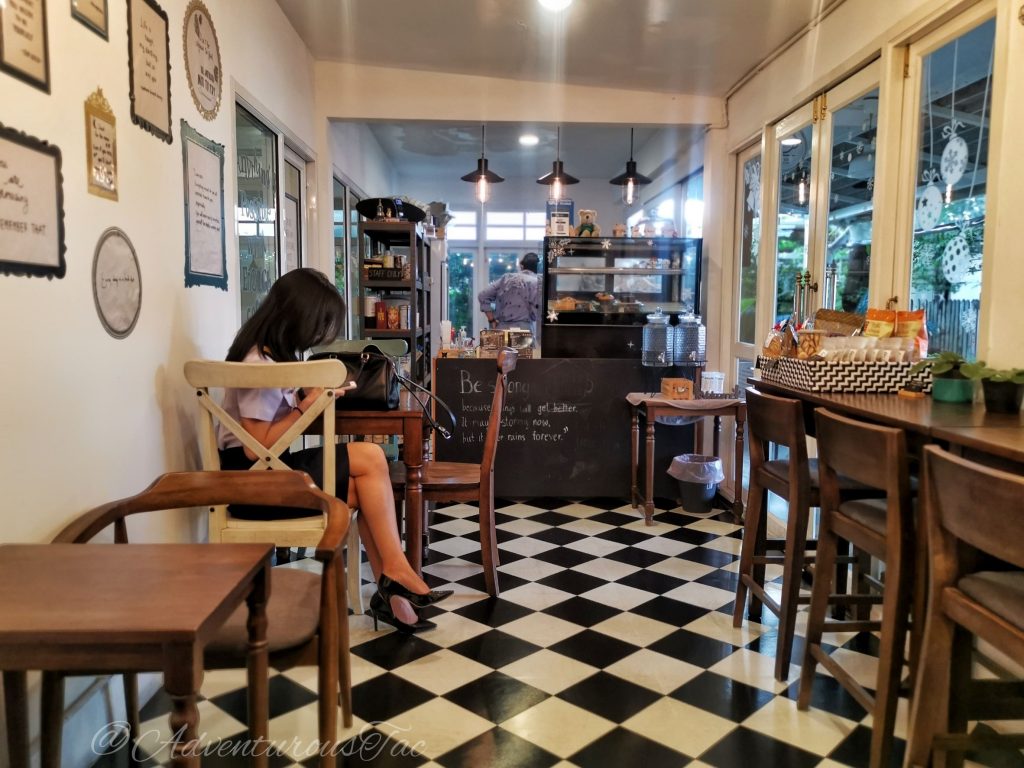 【Motto House】Cafe at Phahonyothin 8, Nice atmosphere and reasonable ...
