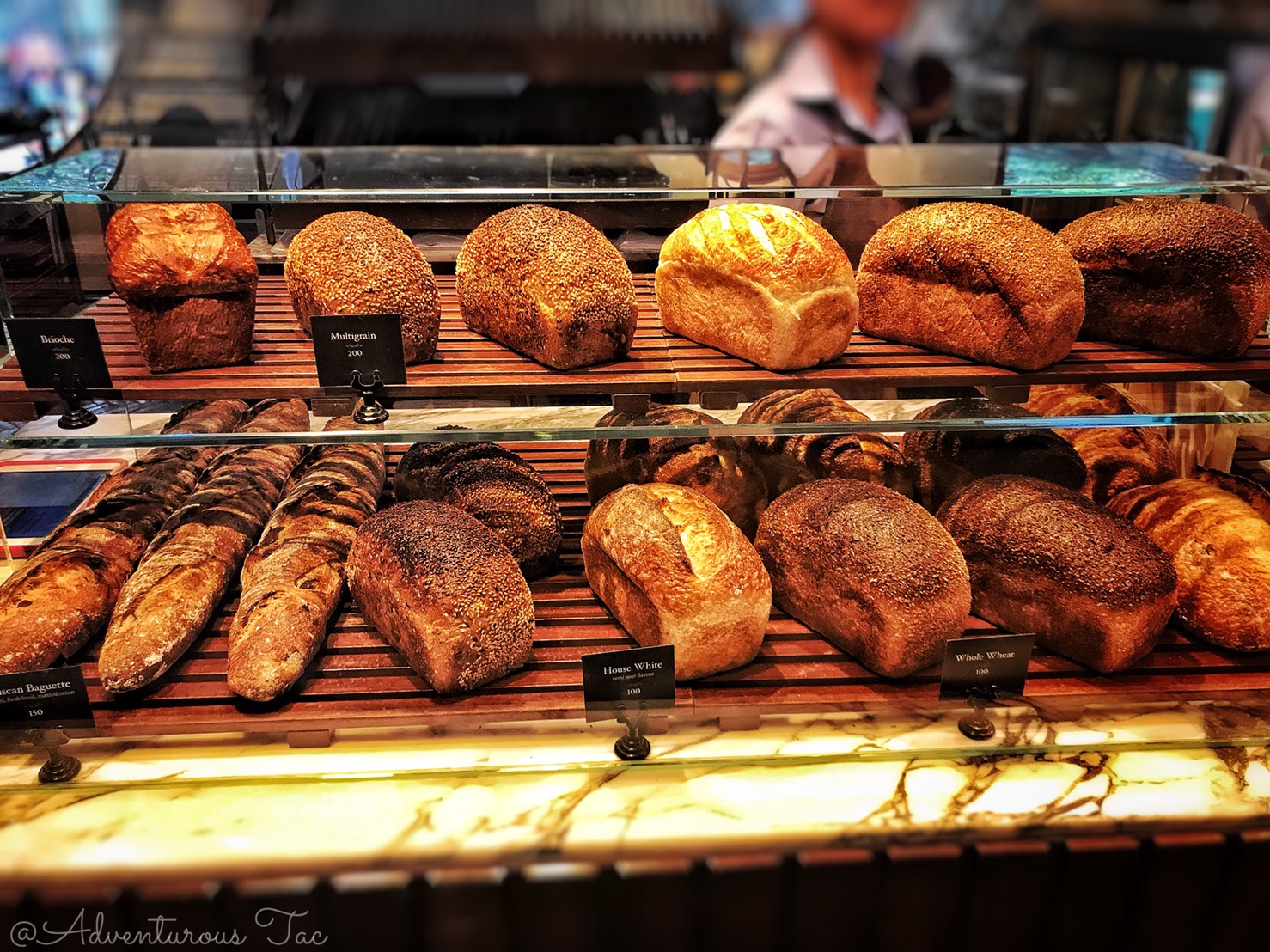 【Holey Artisan Bakery】プロンポンで欧米人が集まる人気ベーカリー | Asian Traveller from バンコク