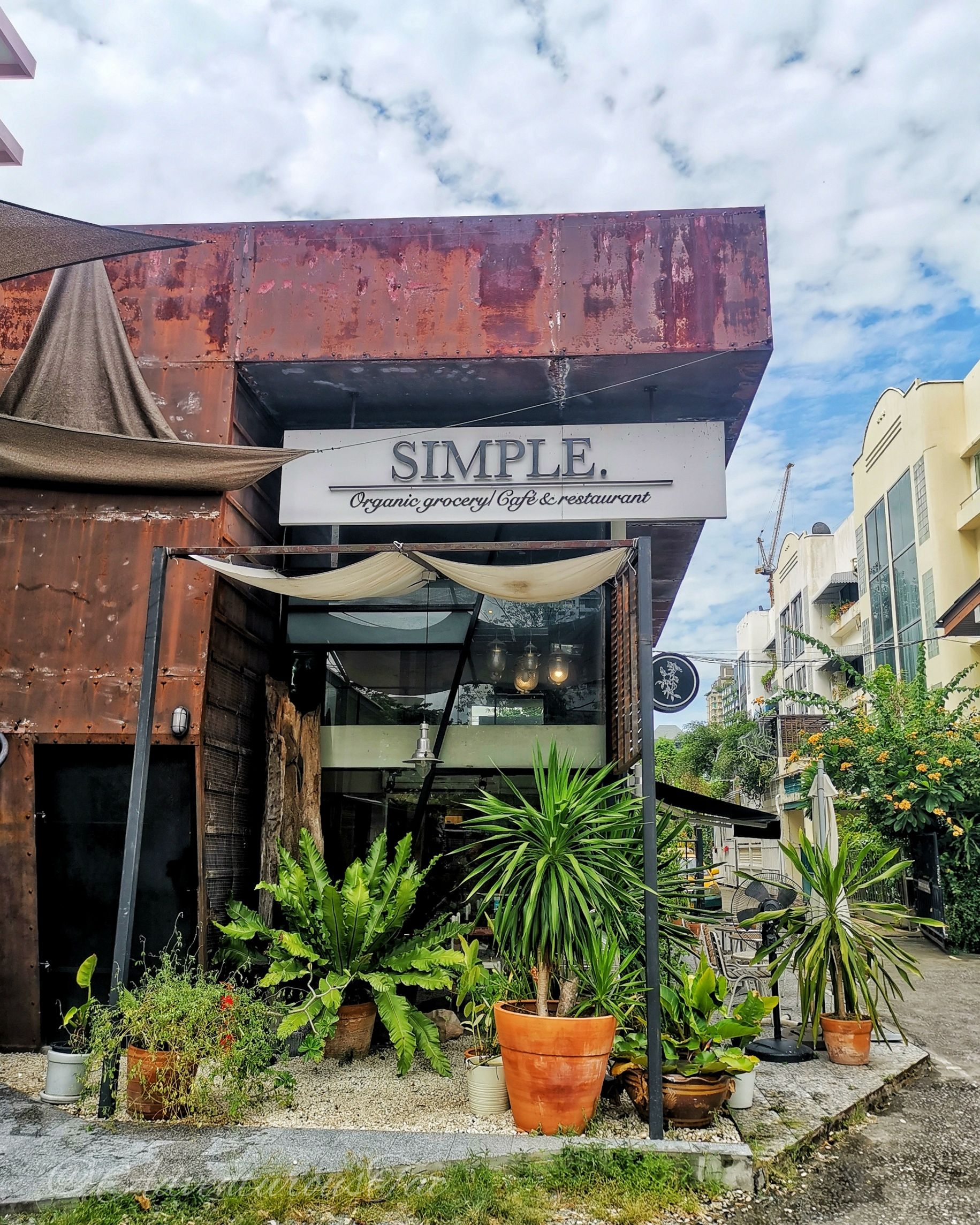 【Simple.Natural Kitchen】プロンポンのヘルシーオーガニックカフェ | Asian Traveller from バンコク