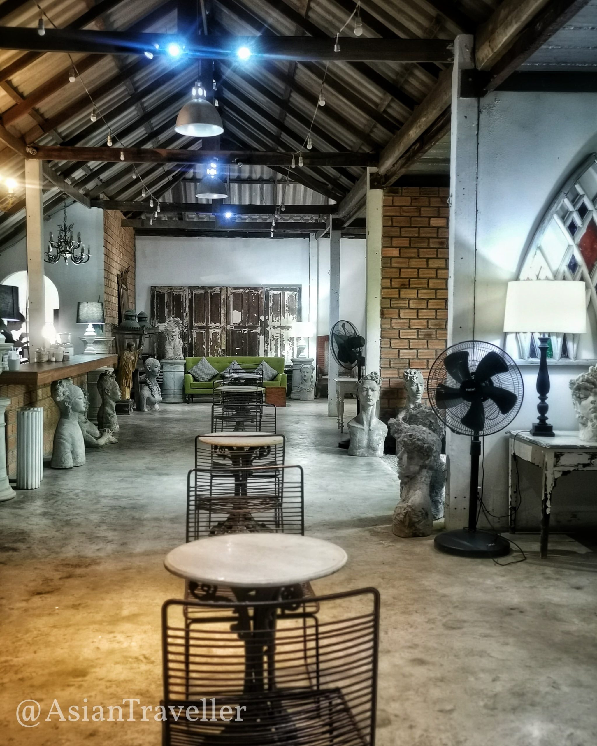 【Thongma Studio】有名彫刻家の作品が並ぶおしゃれカフェ in メーリム | Asian Traveller from バンコク