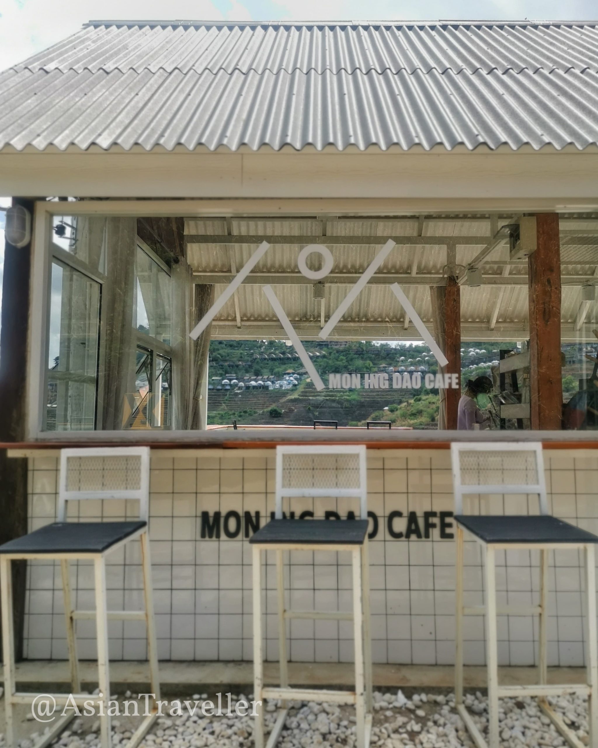 【MON ING DAO CAFÉ】モンチェムの絶景をパノラマで見渡せる山頂カフェ | Asian Traveller from バンコク