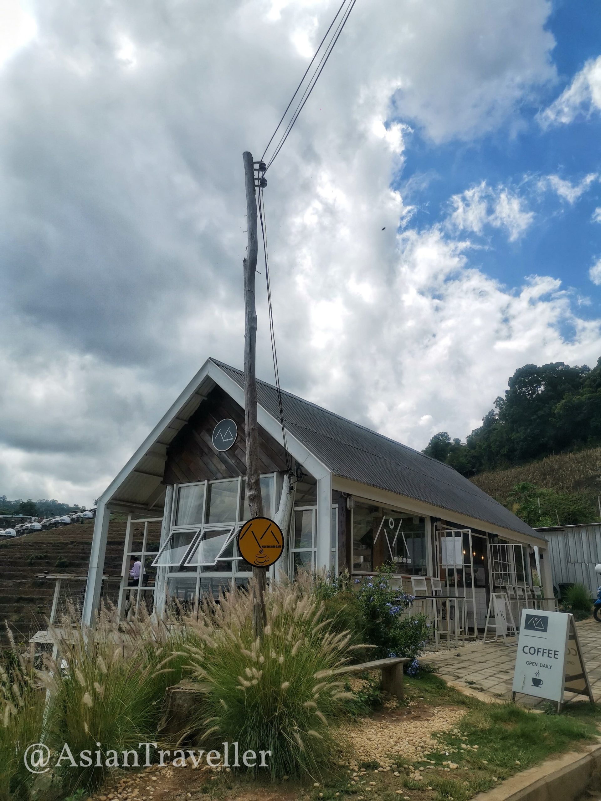 【MON ING DAO CAFÉ】モンチェムの絶景をパノラマで見渡せる山頂カフェ | Asian Traveller from バンコク